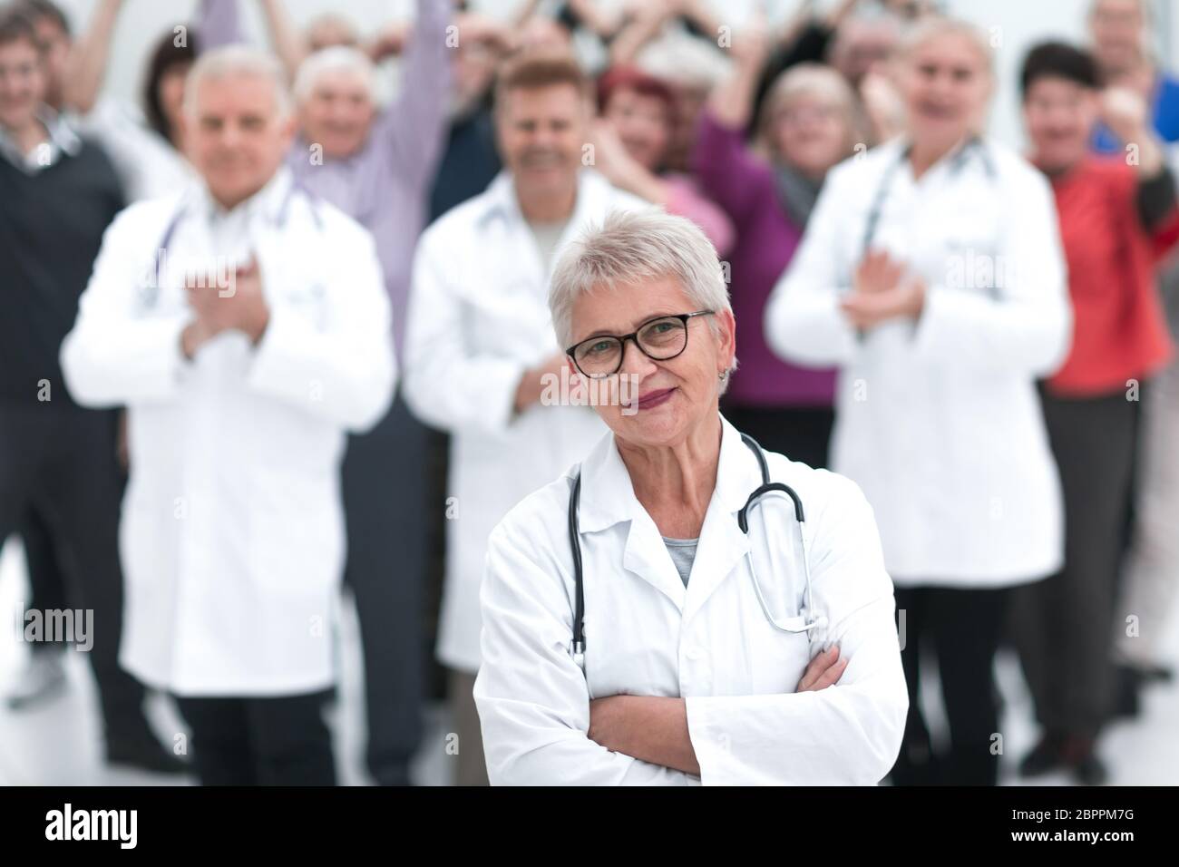 Group doctors and patients clapping their hands to celebrate recovery ...