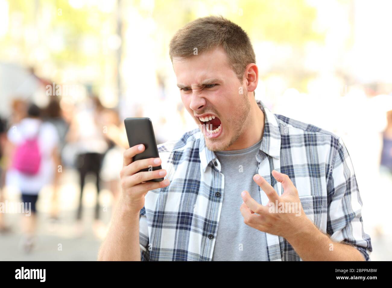Angry man street crazy hi-res stock photography and images - Alamy