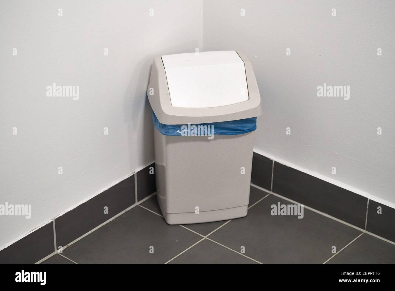 Dustbin in an office building Stock Photo - Alamy