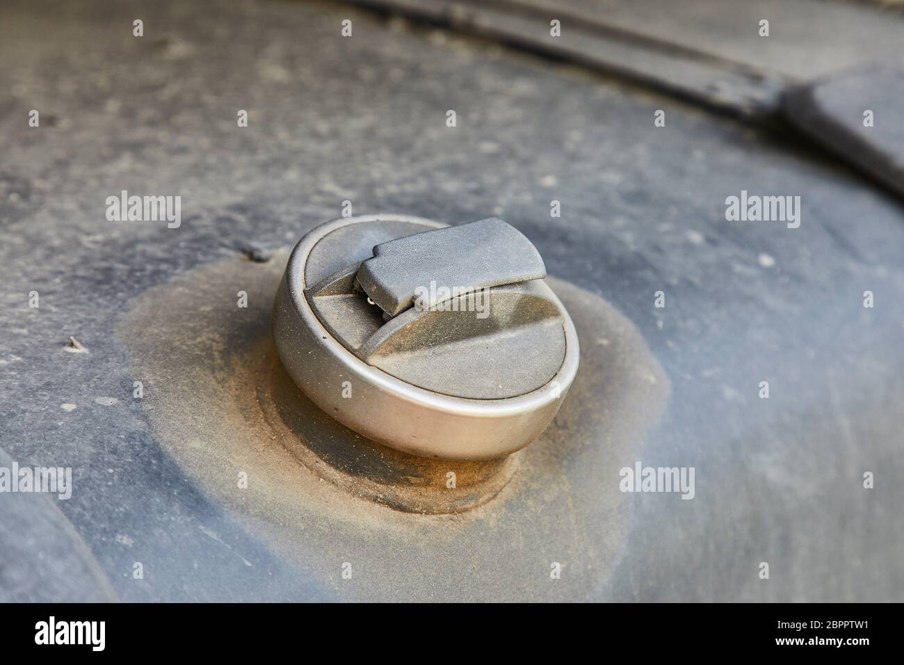 Semi truck rust hi-res stock photography and images - Alamy