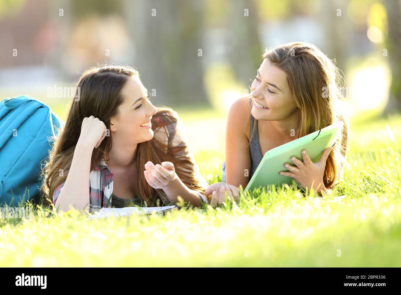 College students talking folder hi-res stock photography and images - Alamy