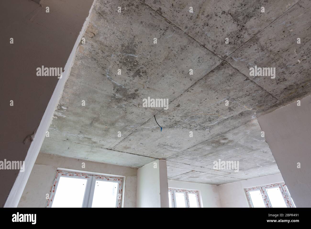 Concrete ceiling in the new building Stock Photo - Alamy