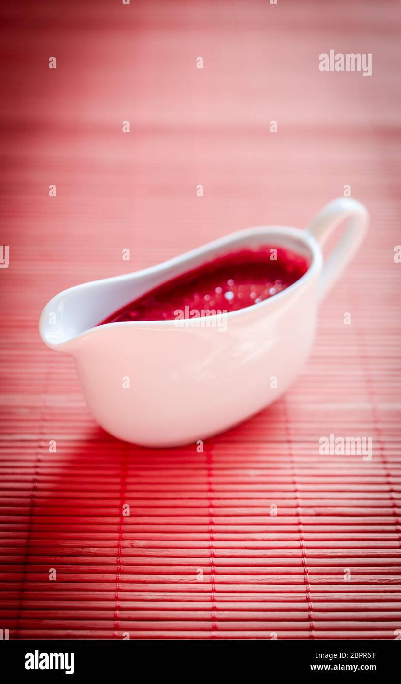 Sauce boat hi-res stock photography and images - Alamy