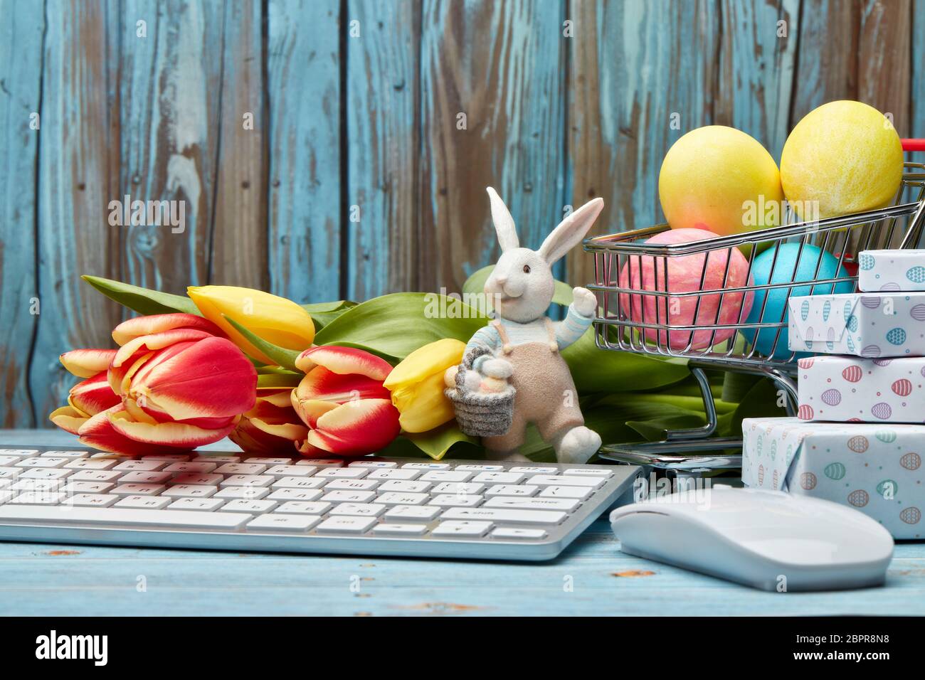 Rabbit with shopping trolly hi-res stock photography and images - Alamy