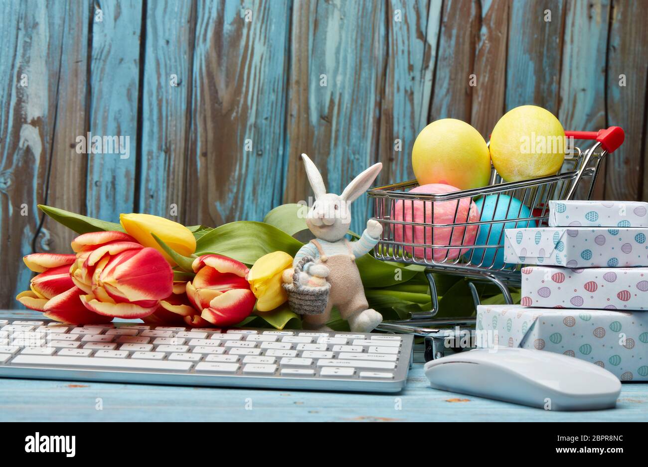 Rabbit with shopping trolly hi-res stock photography and images - Alamy
