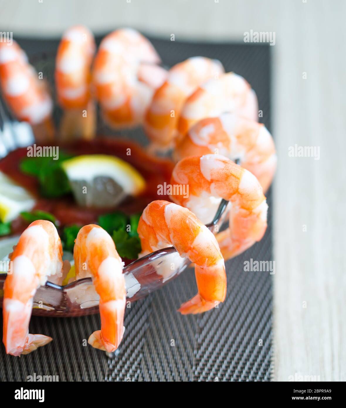 Prawn cocktail bowl lemon hi-res stock photography and images - Alamy