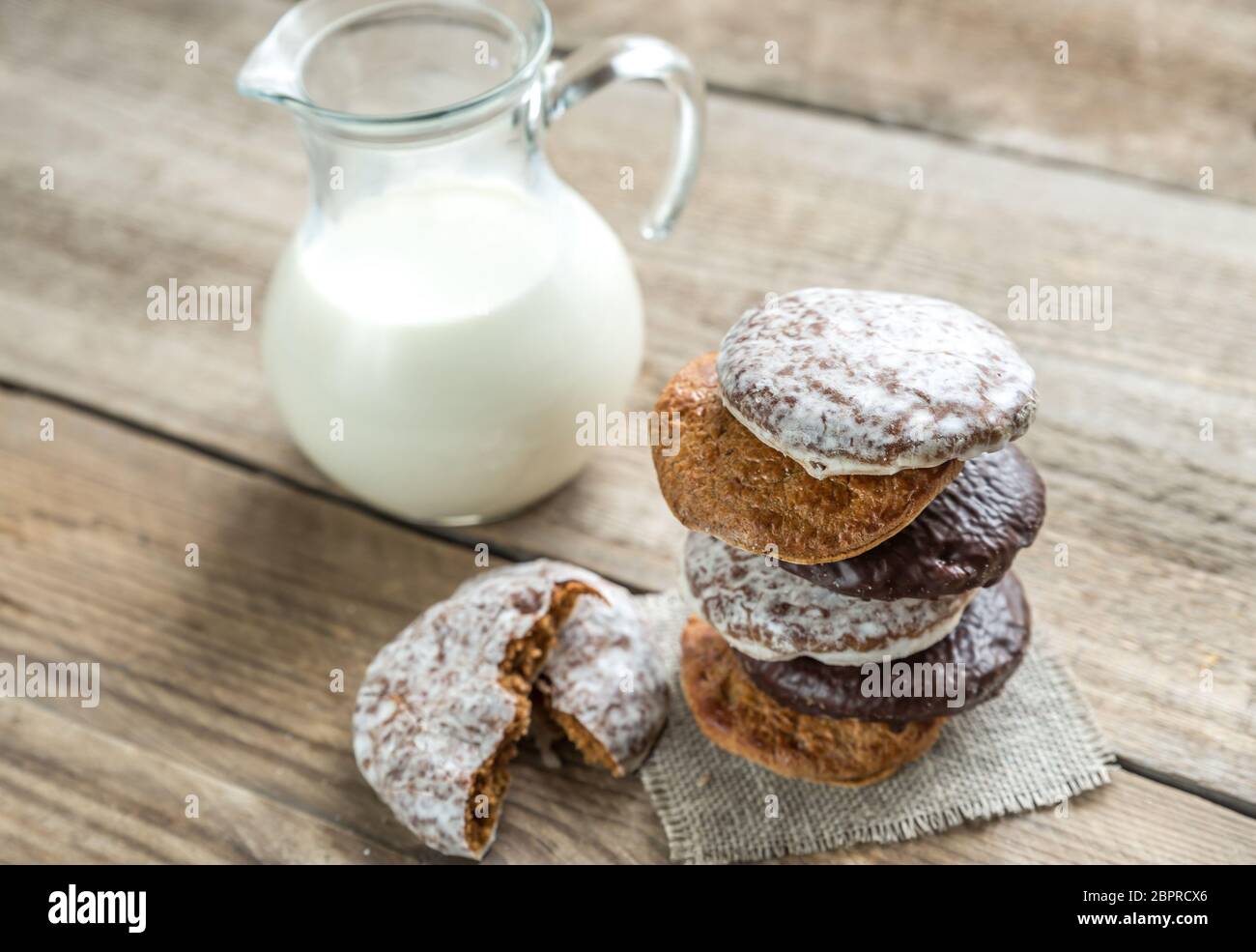 Glazed gingerbread cakes hi-res stock photography and images - Alamy