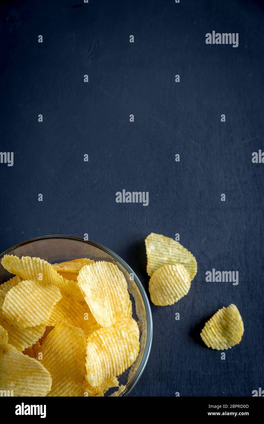 Potato chips in the glass bowl Stock Photo - Alamy