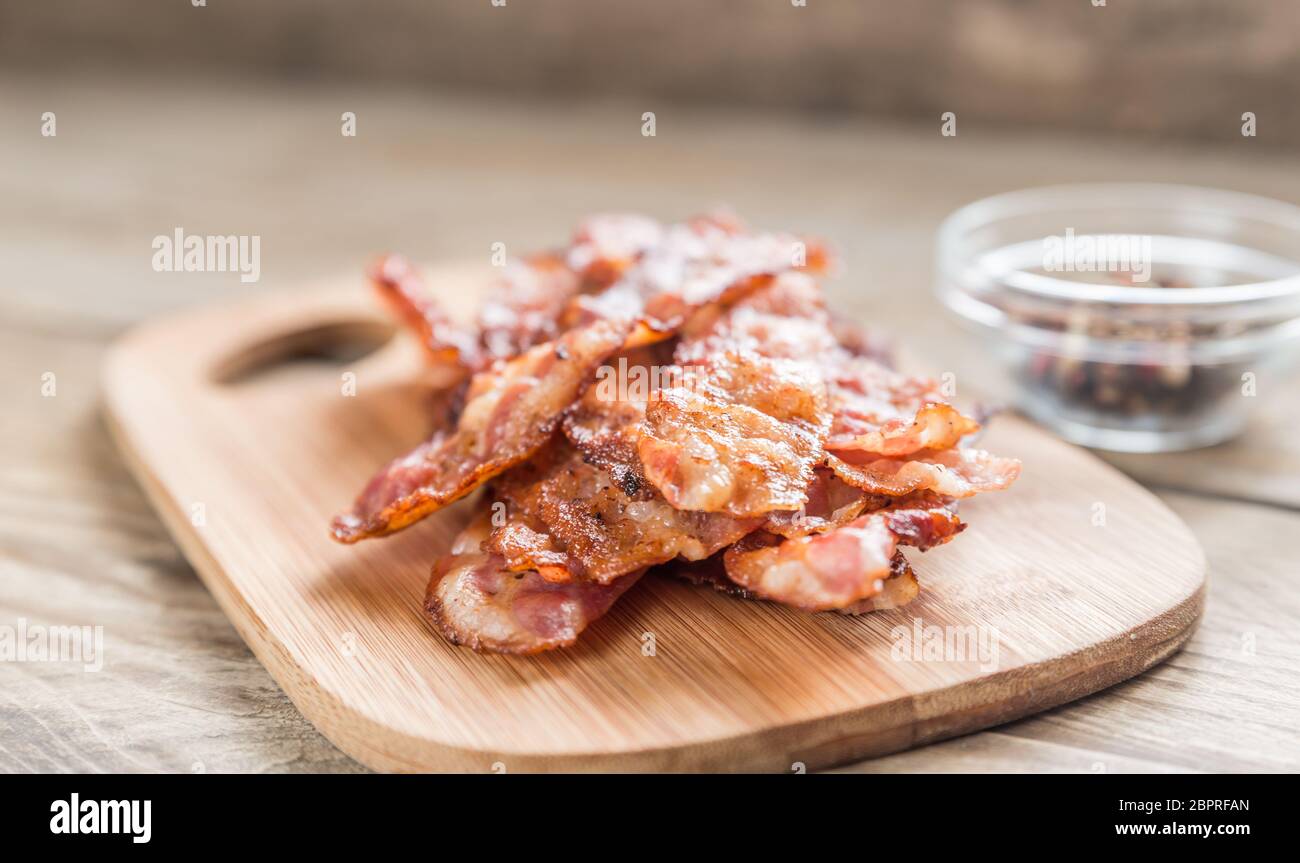 Stack of fried bacon strips on the plate Stock Photo - Alamy