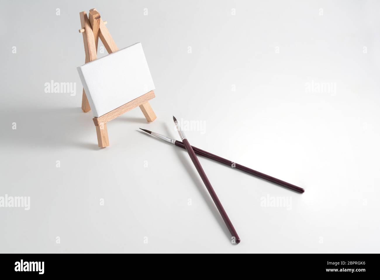 Isolated easel paint brushes hi-res stock photography and images - Alamy
