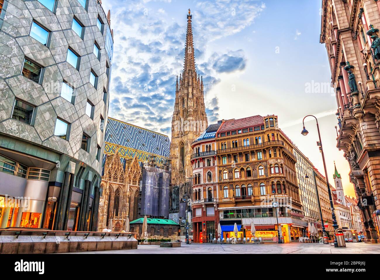 Sky stephansplatz hi-res stock photography and images - Alamy