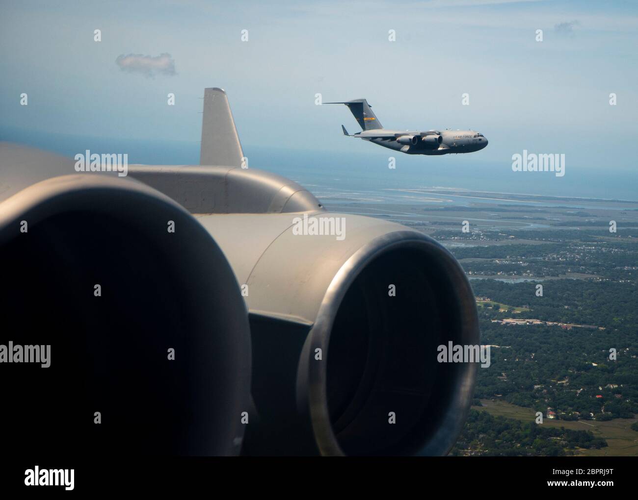 437 airlift wing hi-res stock photography and images - Alamy