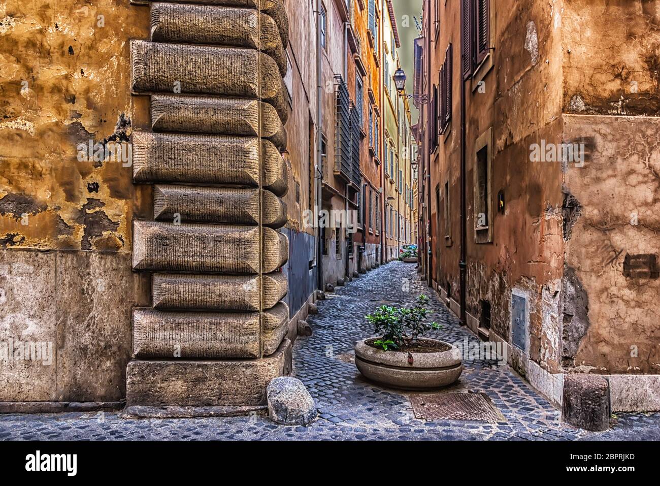 Narrow Italy street in the medieval center of Rome Stock Photo - Alamy