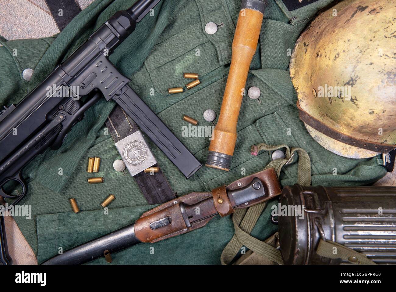 ww2 german army field equipment with helmet and a machine gun Stock ...