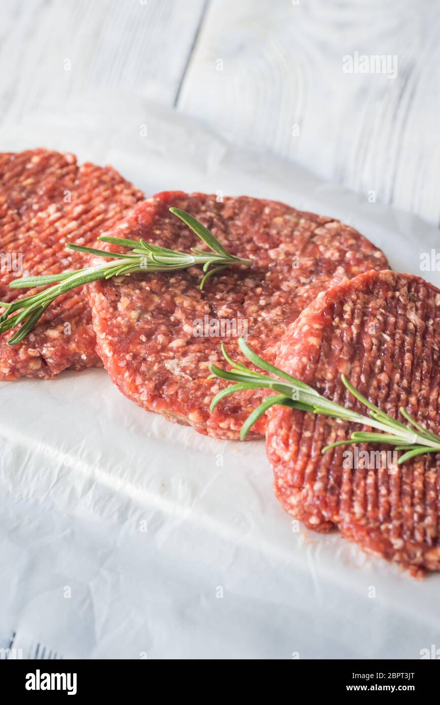 Raw beef patties on the white parchment Stock Photo - Alamy