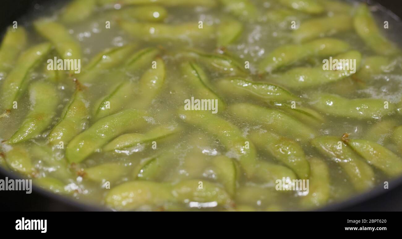 Cooking with edamame Stock Photo - Alamy