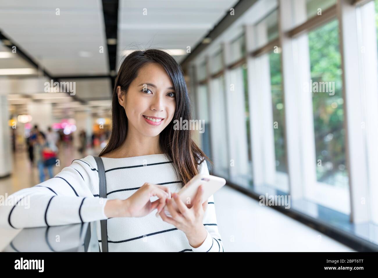 Woman holding with mobile phone Stock Photo - Alamy