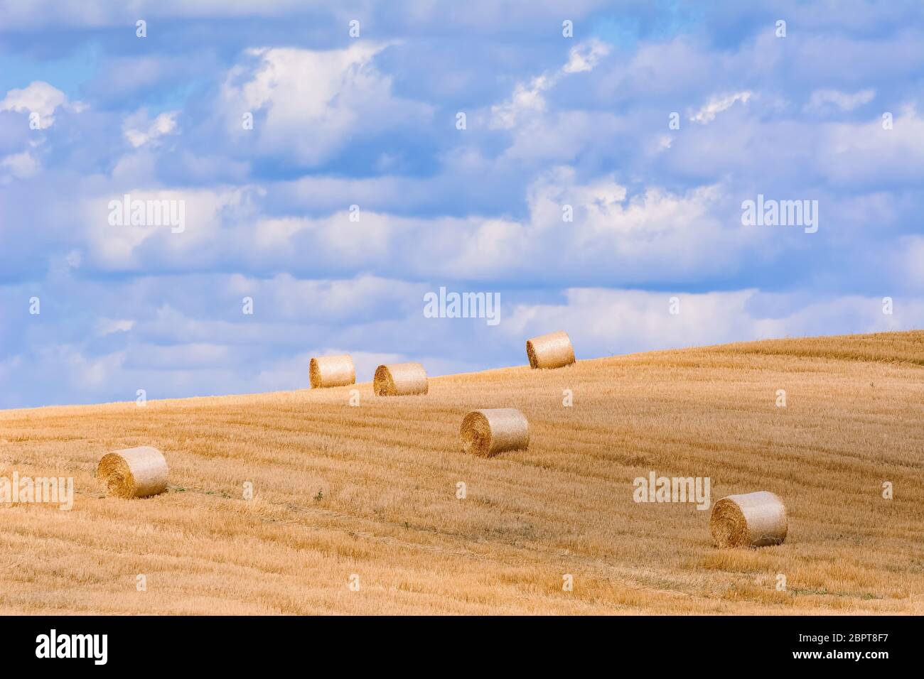 Thatched haystacks hi-res stock photography and images - Alamy