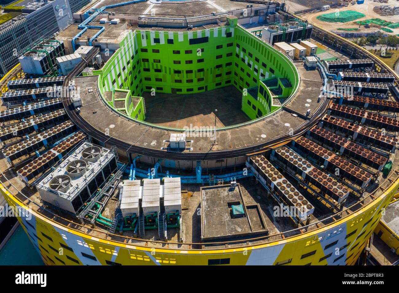 Air conditioner outdoor unit on roof top Stock Photo - Alamy