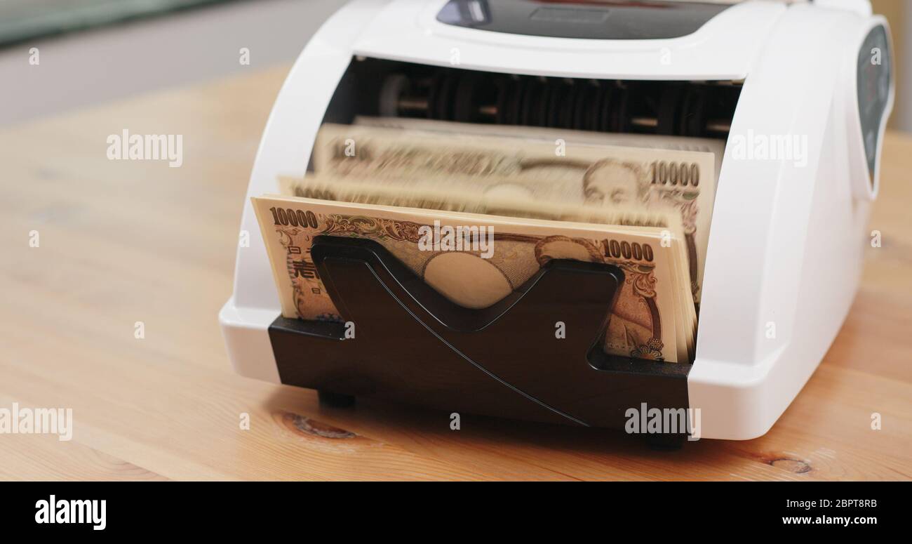 Money counting machine for japanese banknote Stock Photo - Alamy