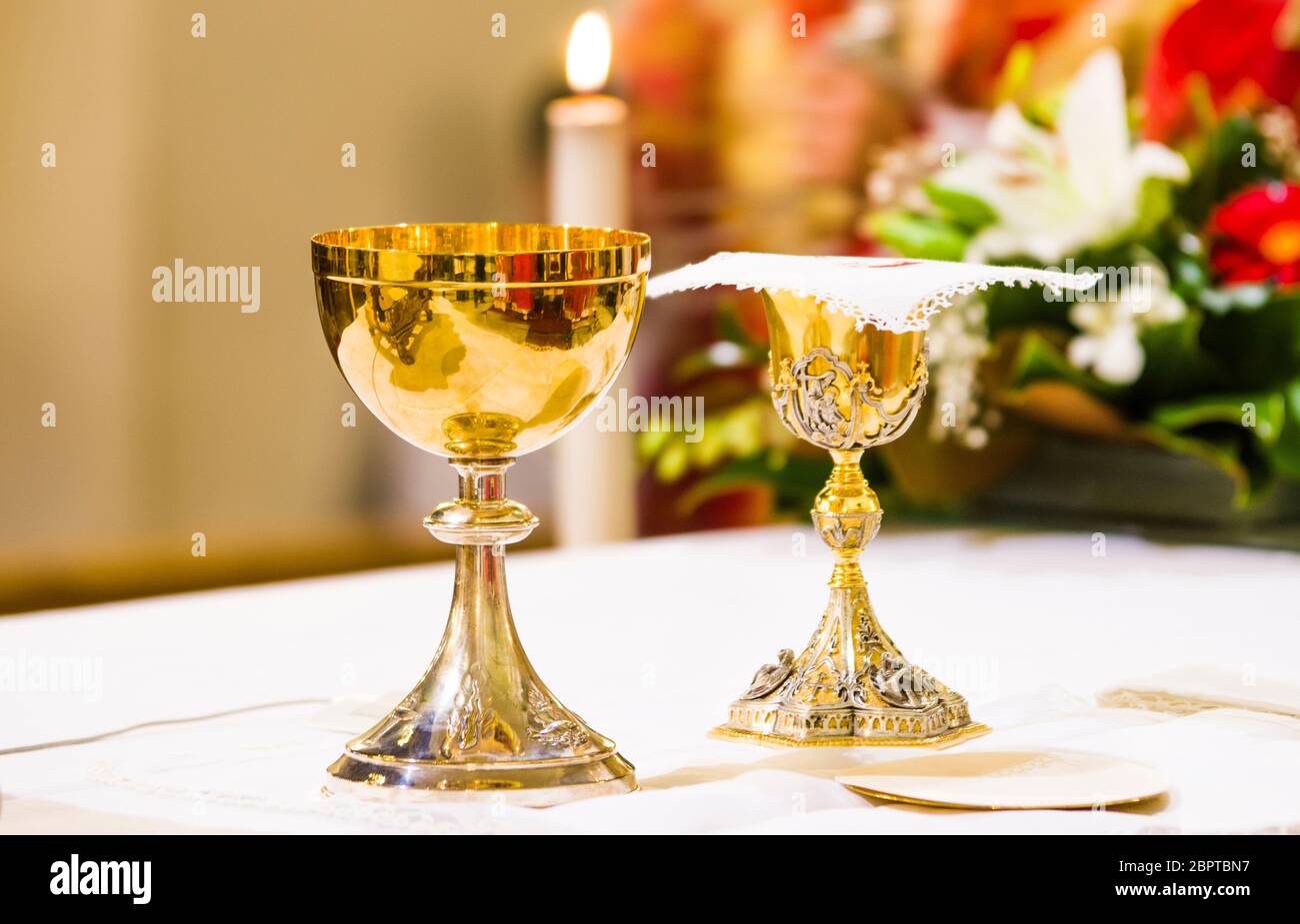 Host wafer and bible hi-res stock photography and images - Alamy