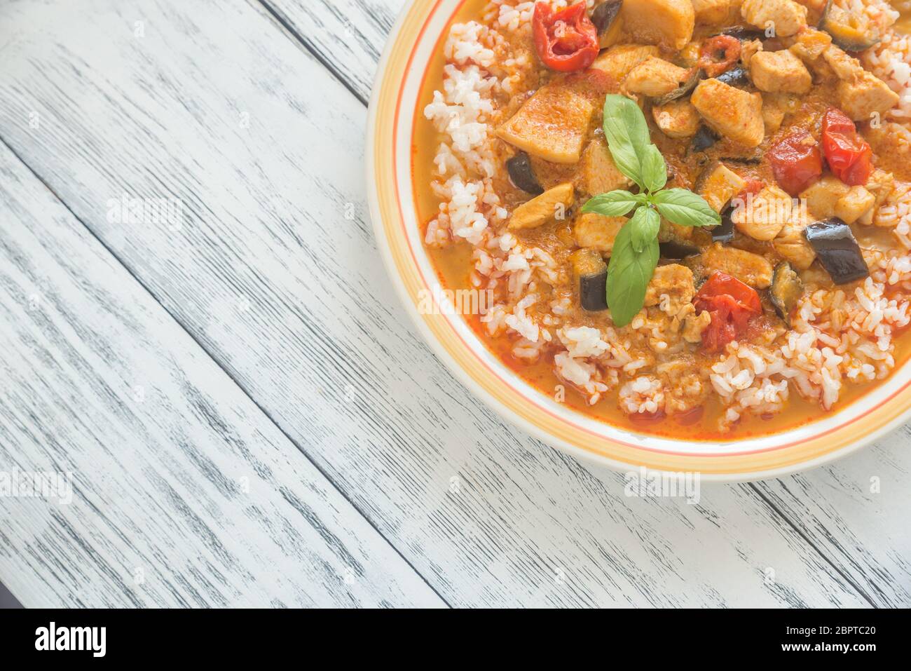 Thai red chicken curry with white rice Stock Photo - Alamy