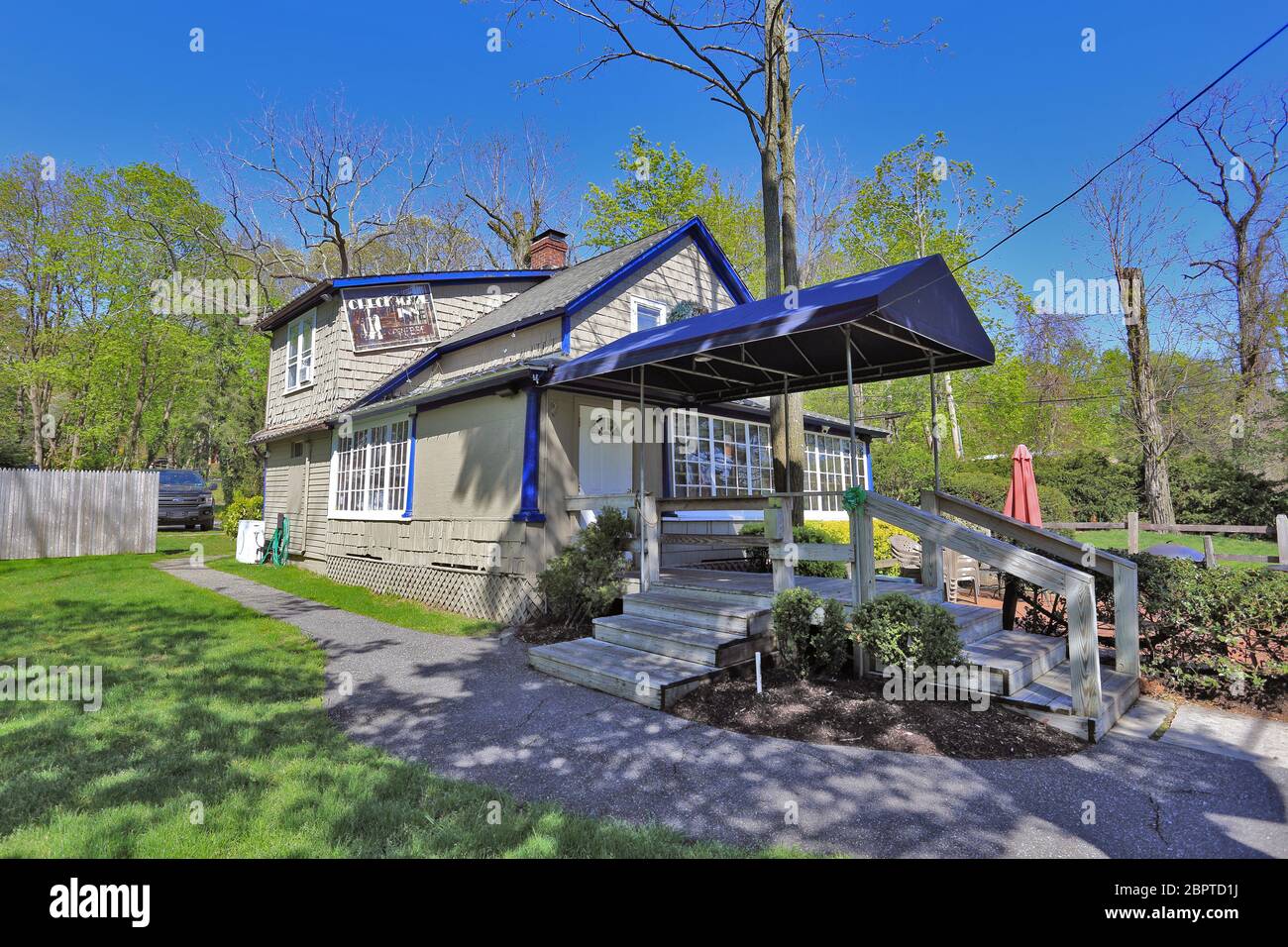 The Checkmate Inn bar and restaurant Setauket Long Island New York ...