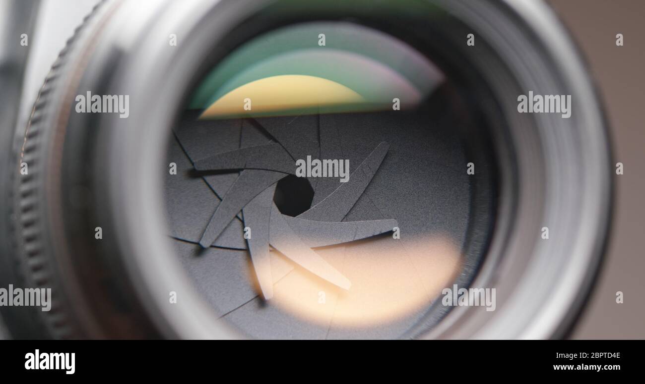 Taking photo adjusting aperture hi-res stock photography and images - Alamy