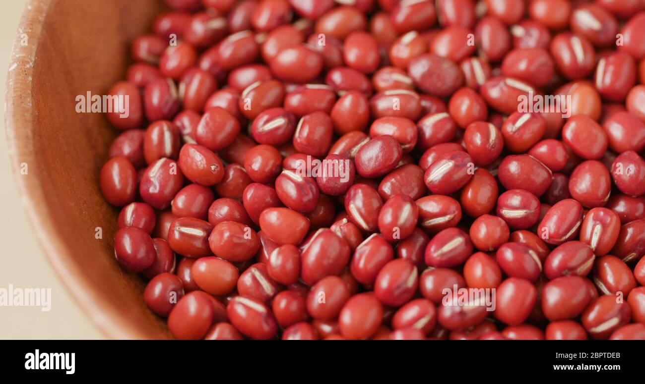 Red mung bean in wooden bowl Stock Photo - Alamy