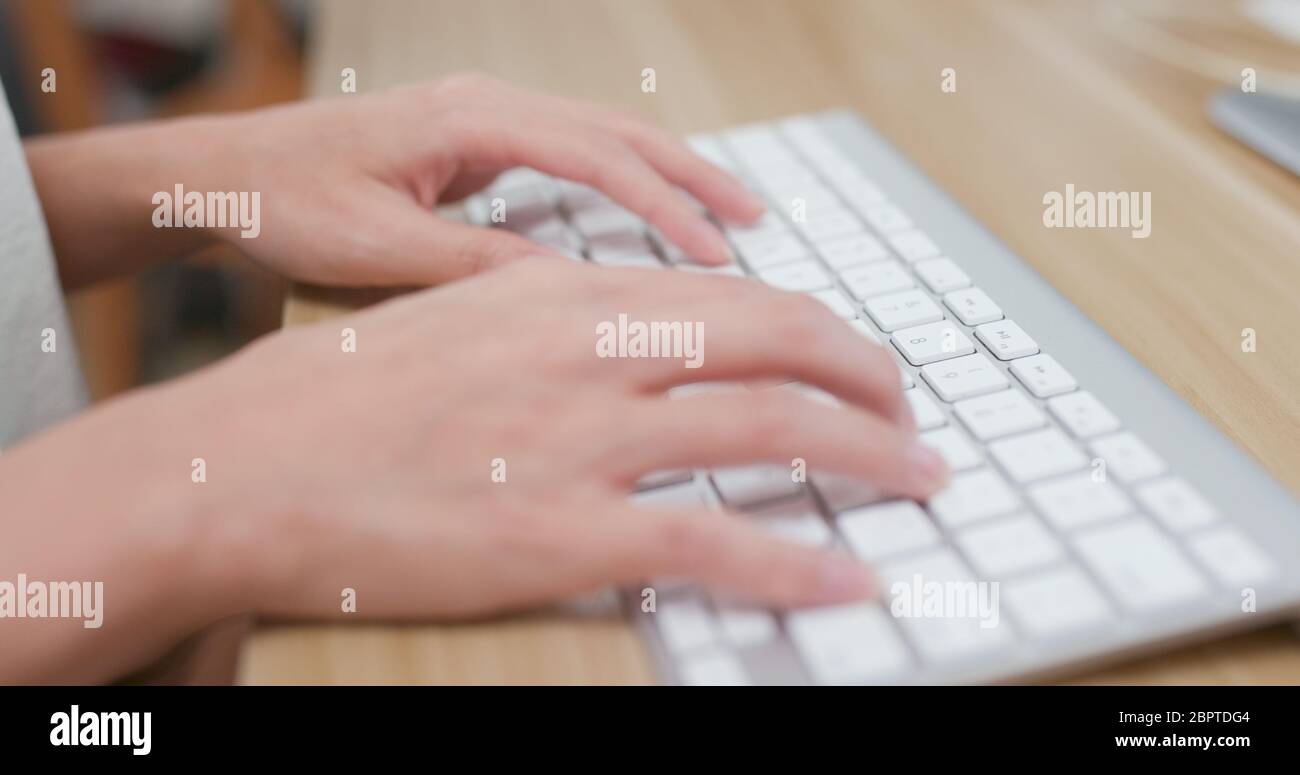 Typing on keyword Stock Photo - Alamy