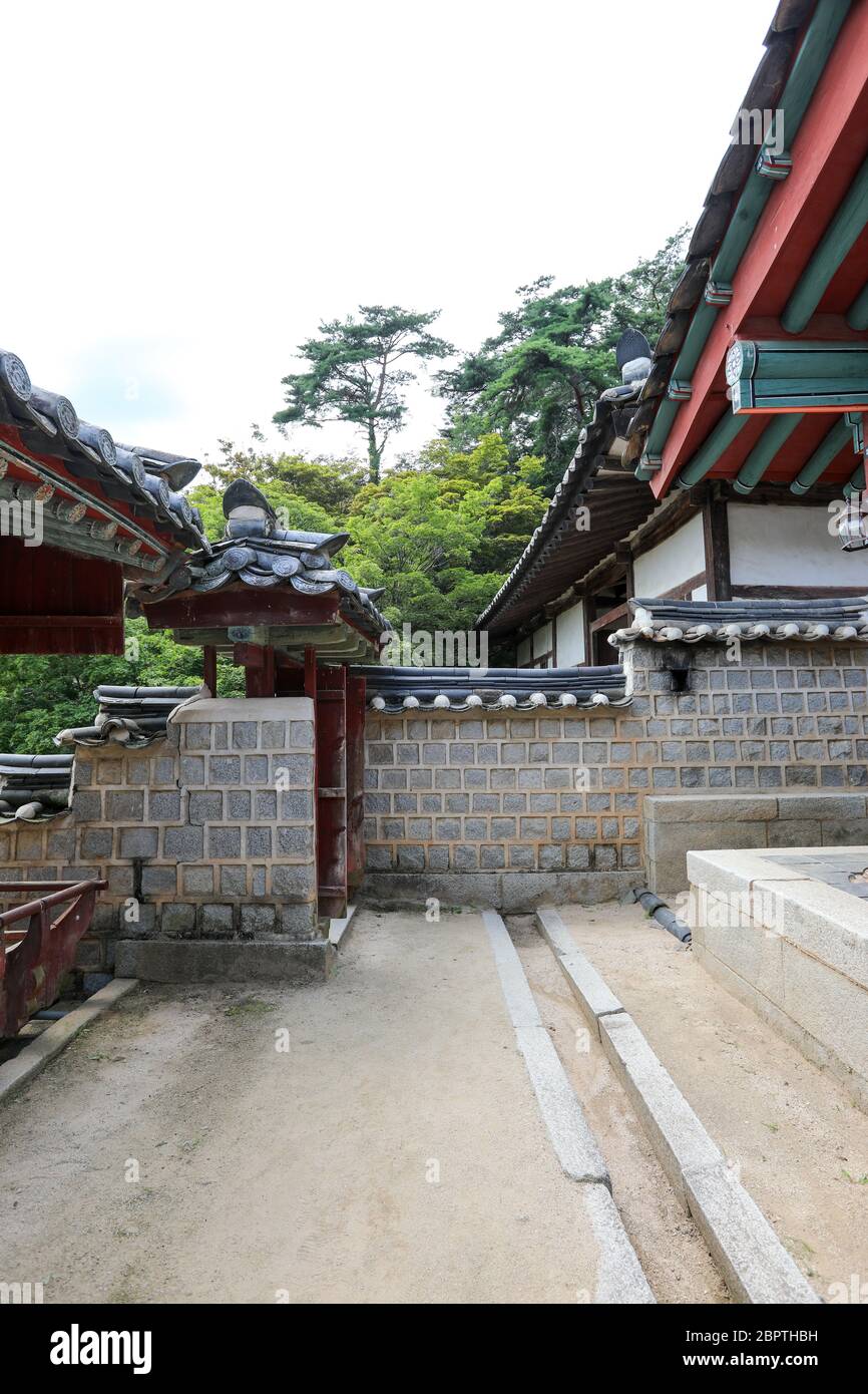 Inside view traditional architecture roof hi-res stock photography and ...