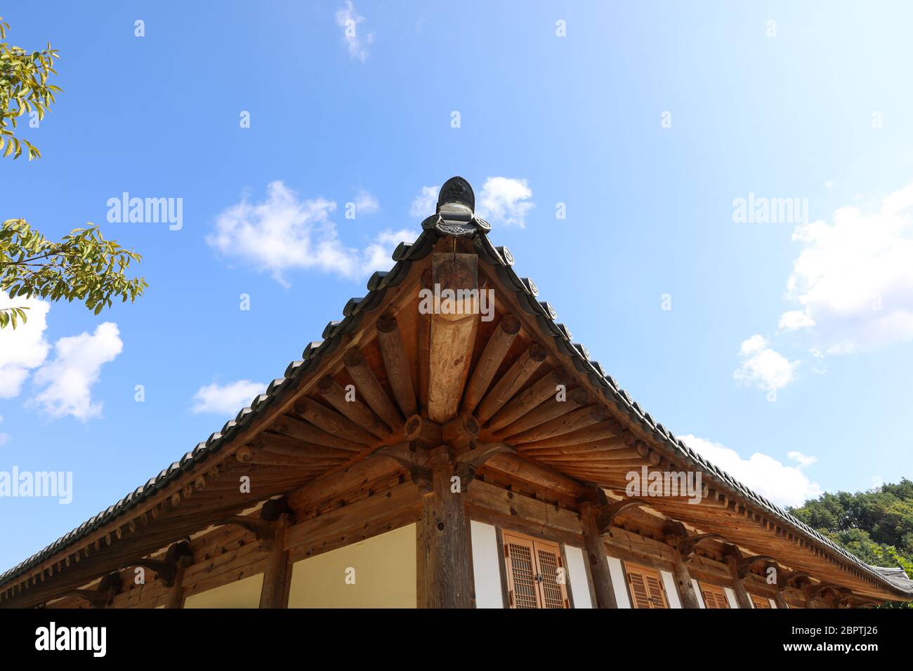 Korean roof tile hi-res stock photography and images - Alamy