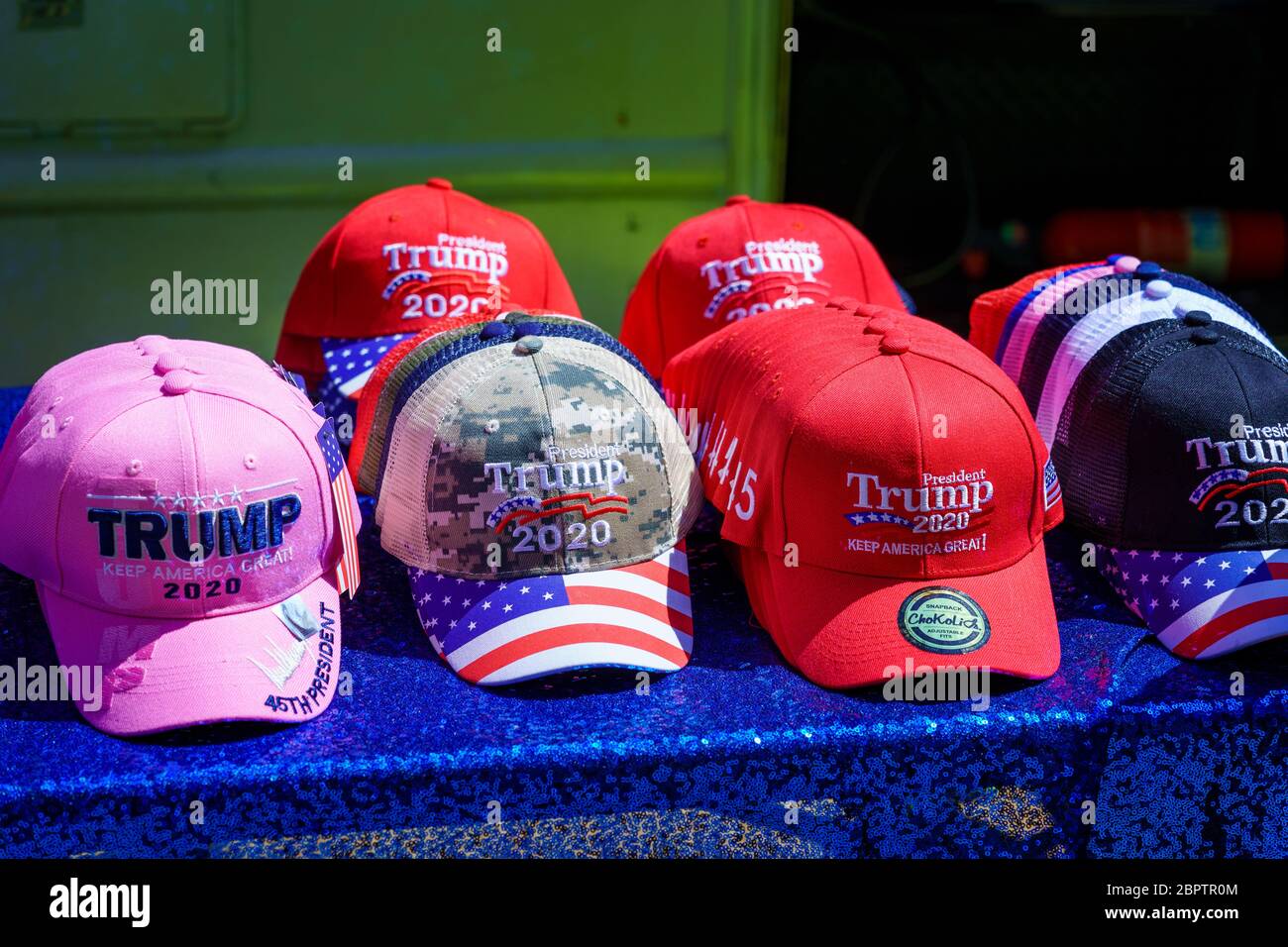 Trump 2020 campaign hats hi-res stock photography and images - Alamy