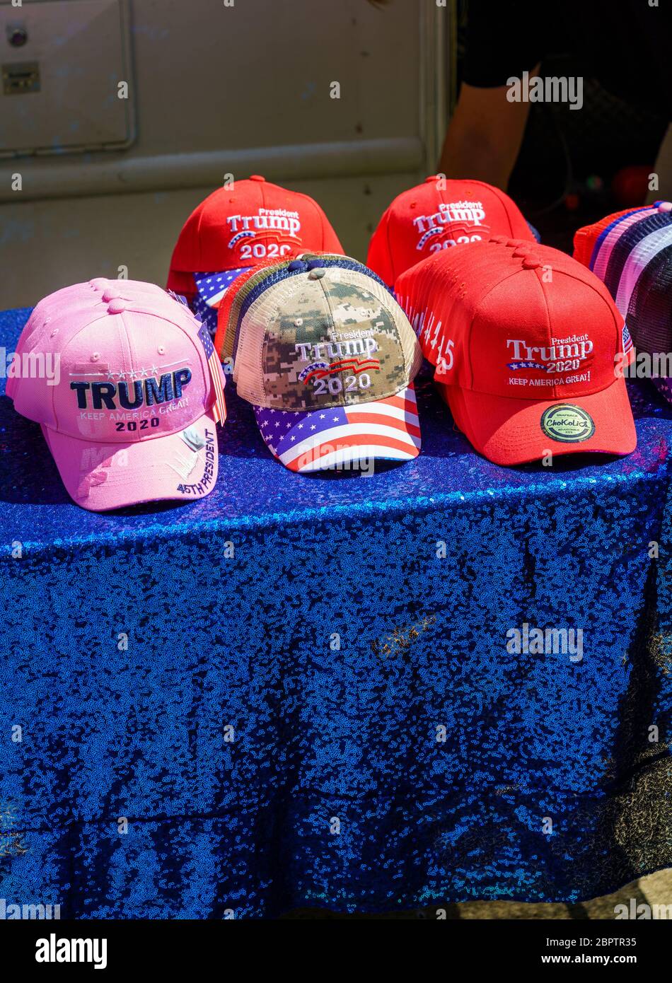 Donald trump campaign hats hi-res stock photography and images - Alamy