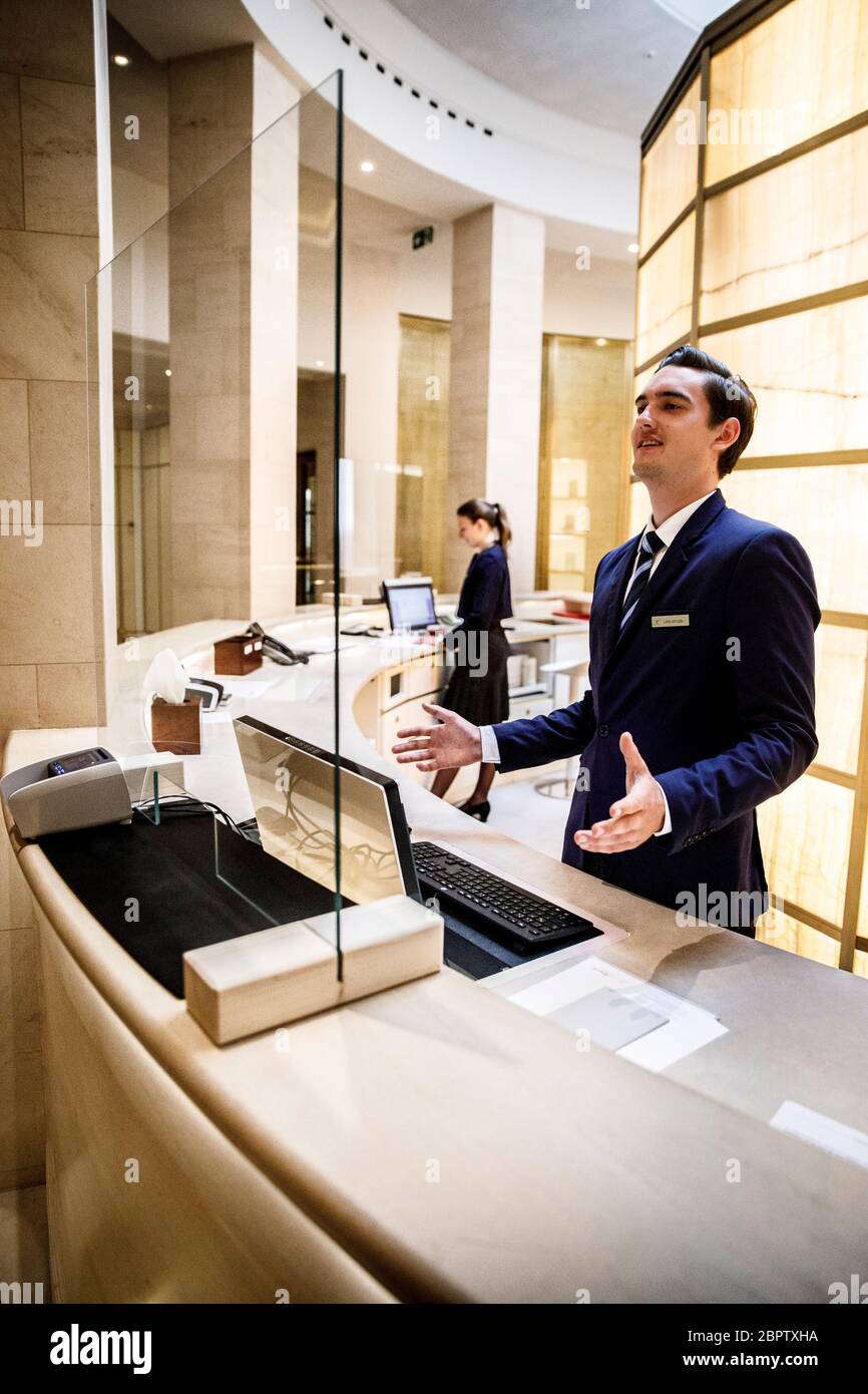 Hotel adlon kempinski lobby hi-res stock photography and images - Alamy