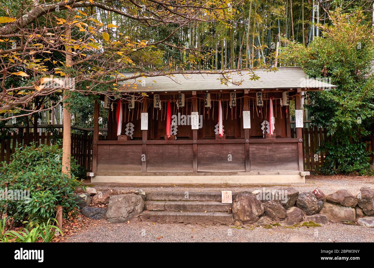 Sessha auxiliary shrine hi-res stock photography and images - Alamy