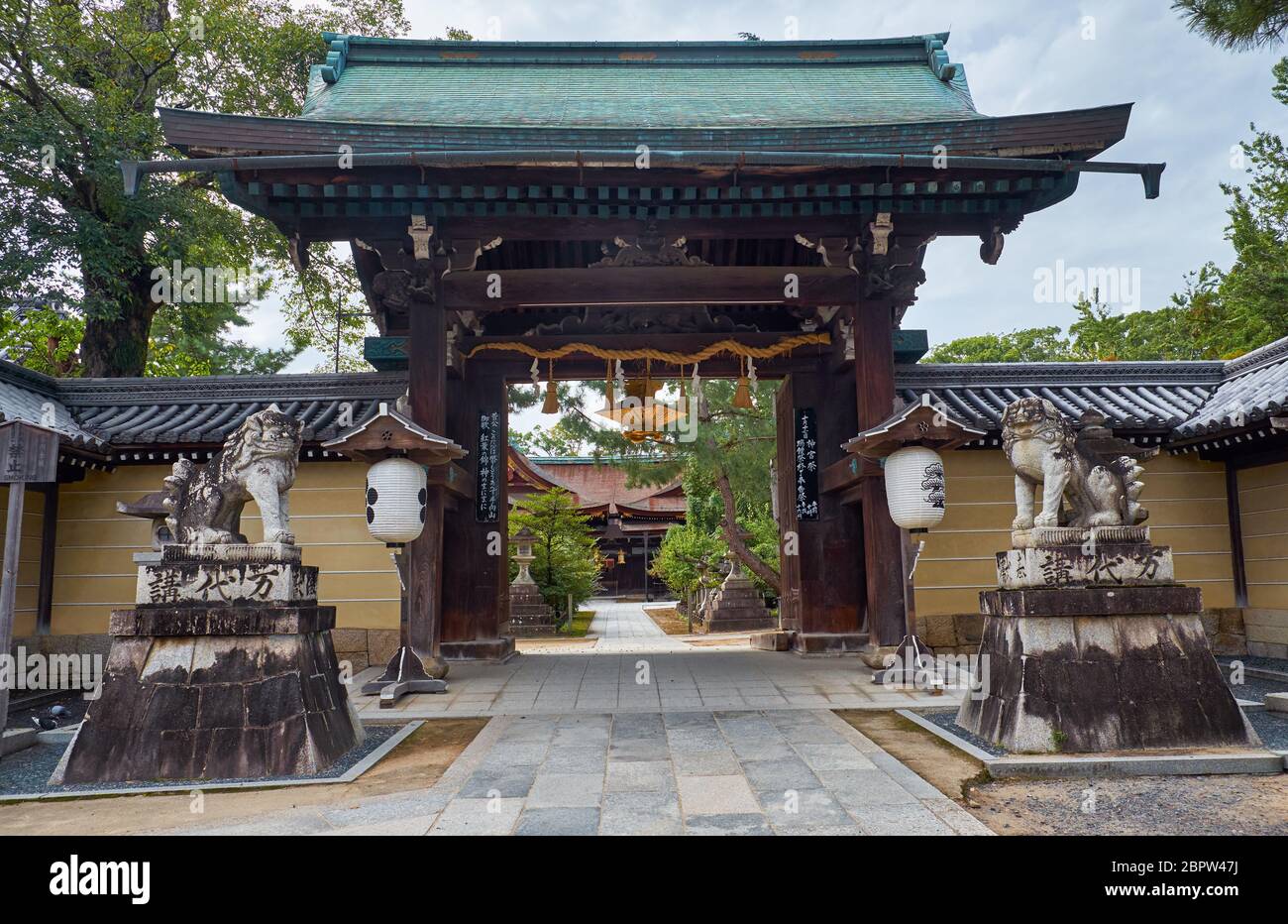 KYOTO, JAPAN - OCTOBER 17, 2019: Kita-mon Gate of Kitano Tenmangu ...