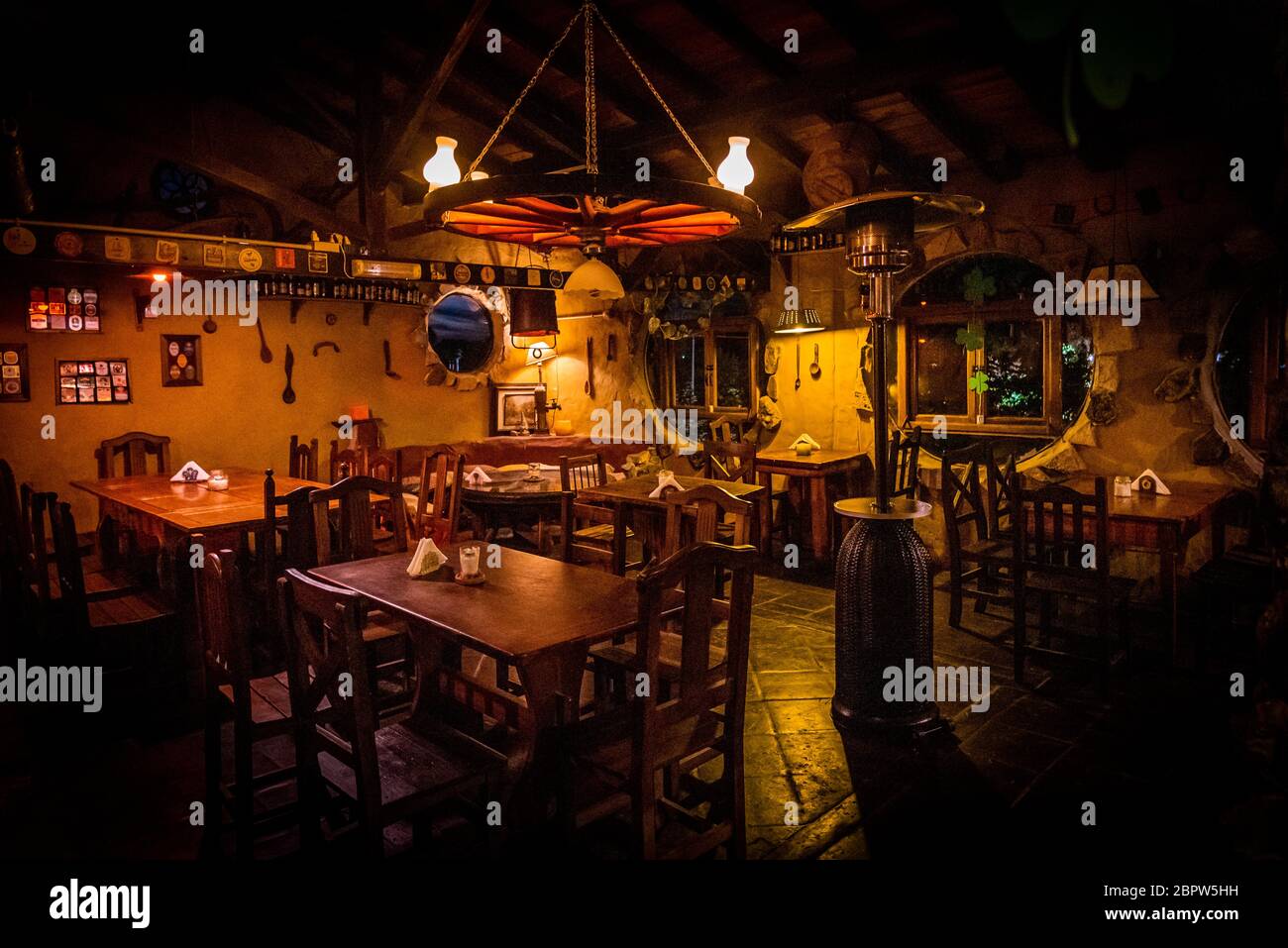 Irish pub interior hi-res stock photography and images - Alamy