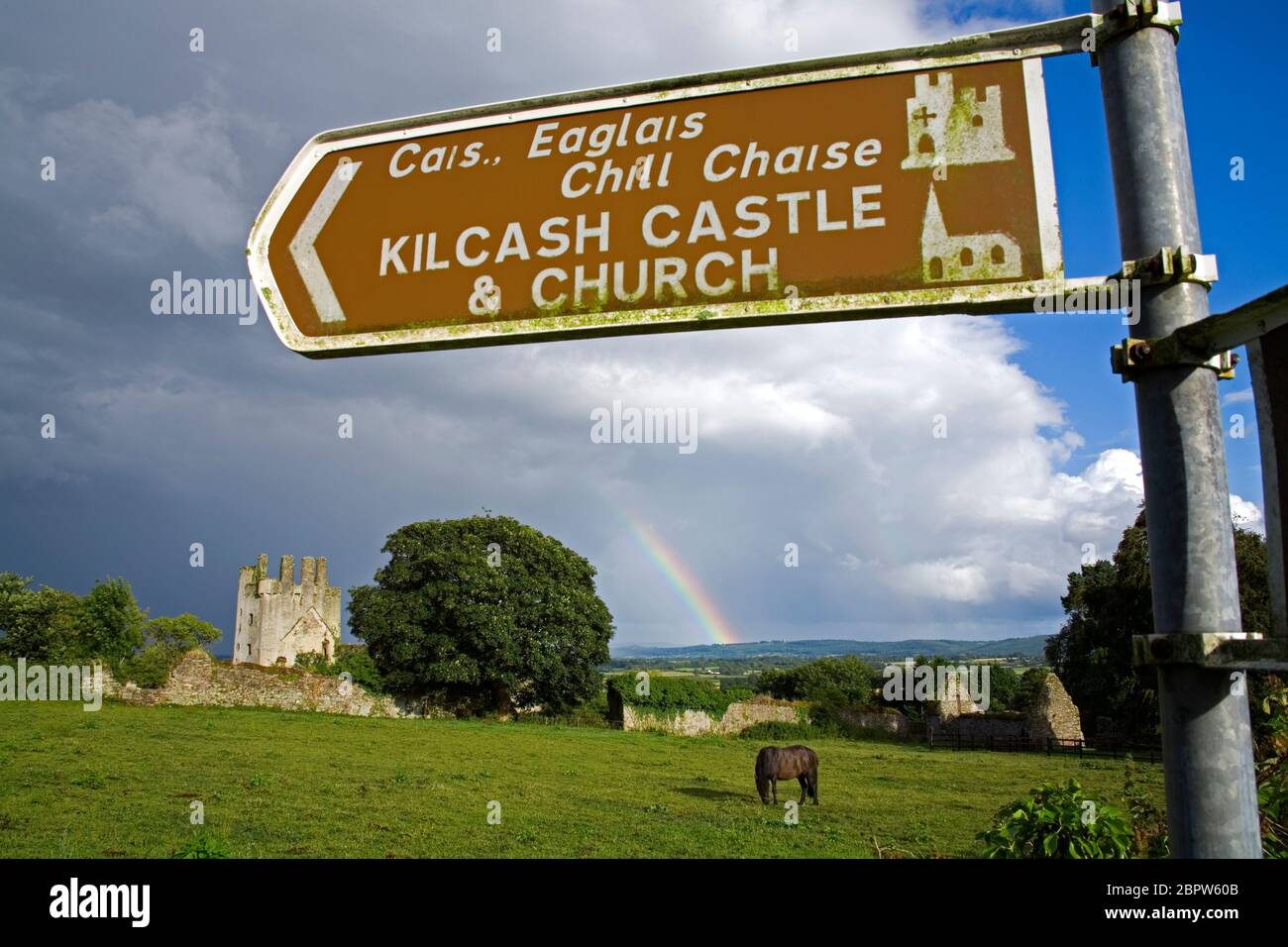 Ireland castle rainbow hi-res stock photography and images - Alamy