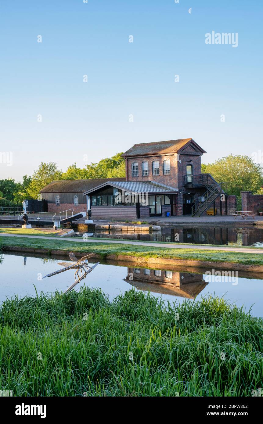 Hatton Locks on the Grand Union canal in the early morning spring ...