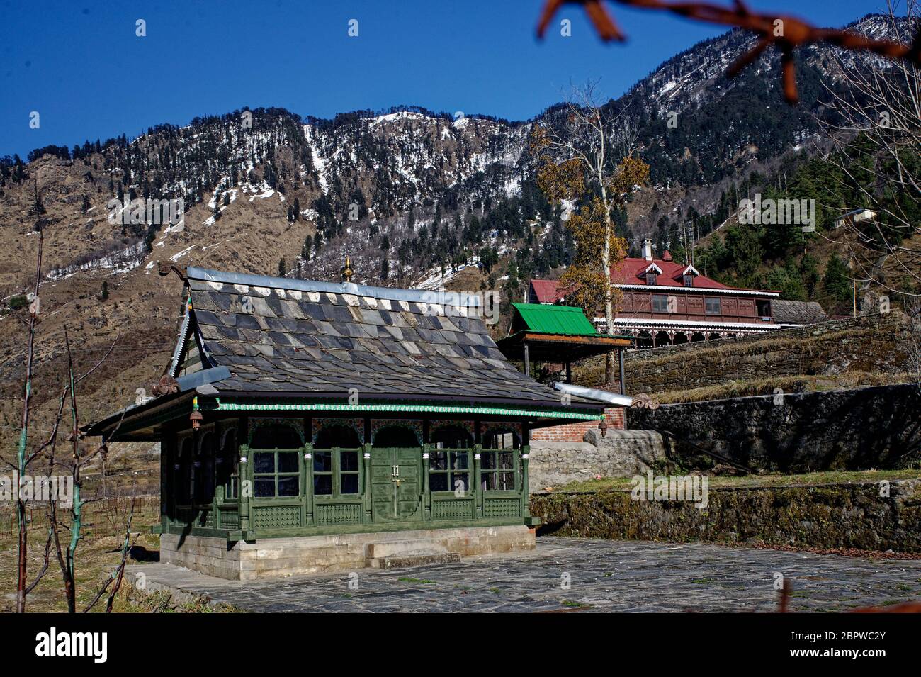 Adjacent temple hi-res stock photography and images - Alamy