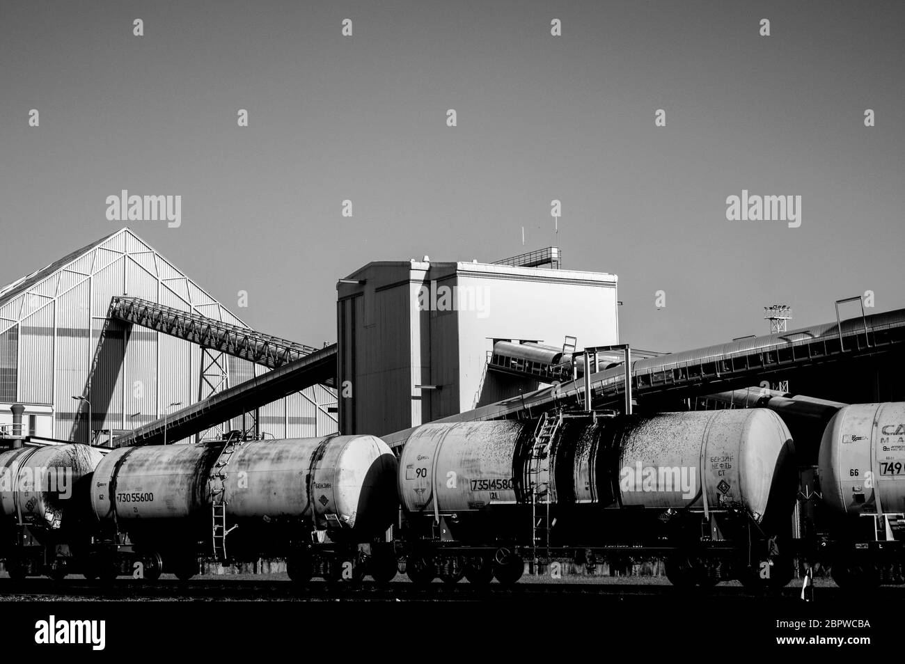 Oil train wagons on oil refinery Stock Photo - Alamy