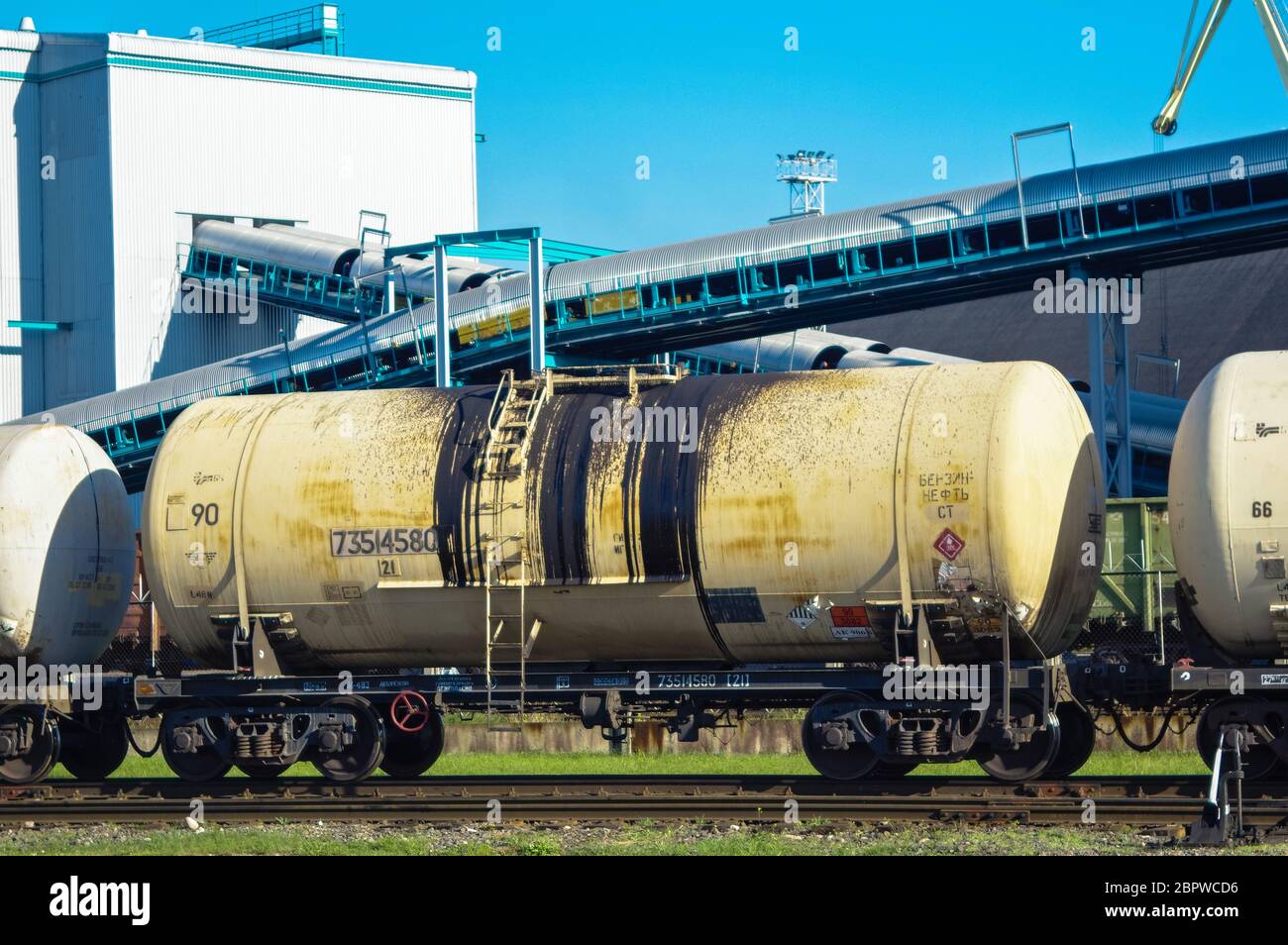 Oil train wagons on oil refinery Stock Photo - Alamy