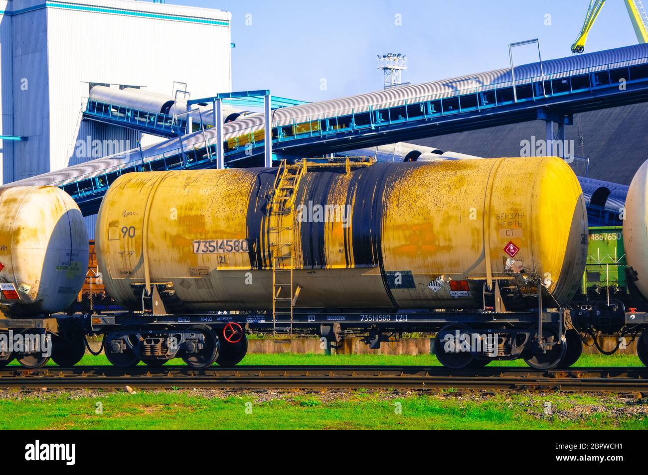 Oil train wagons on oil refinery Stock Photo - Alamy