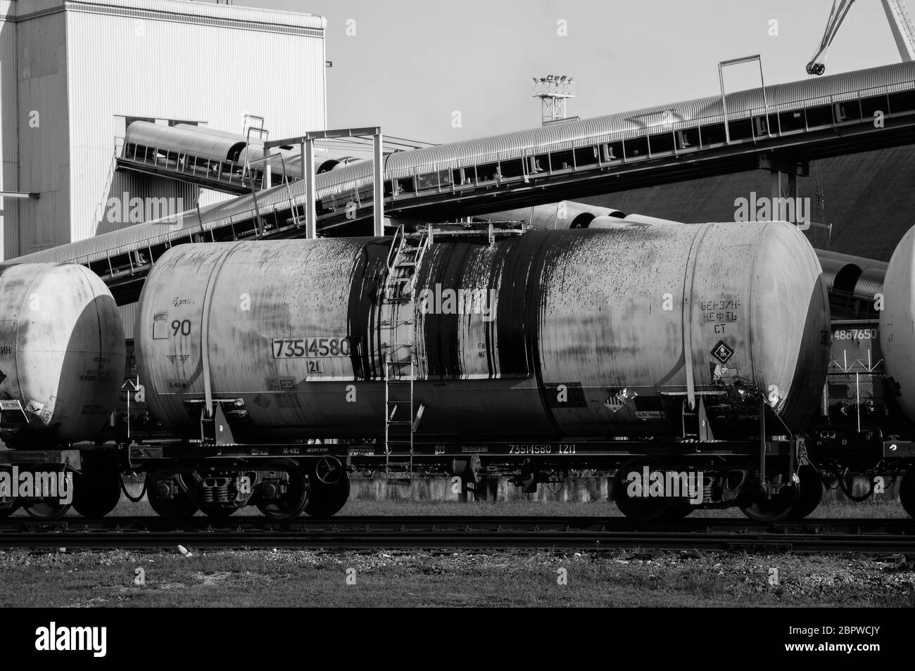 Oil train wagons on oil refinery Stock Photo - Alamy