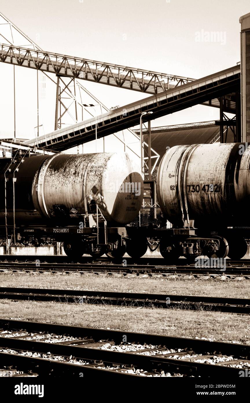 Oil train wagons on oil refinery Stock Photo - Alamy