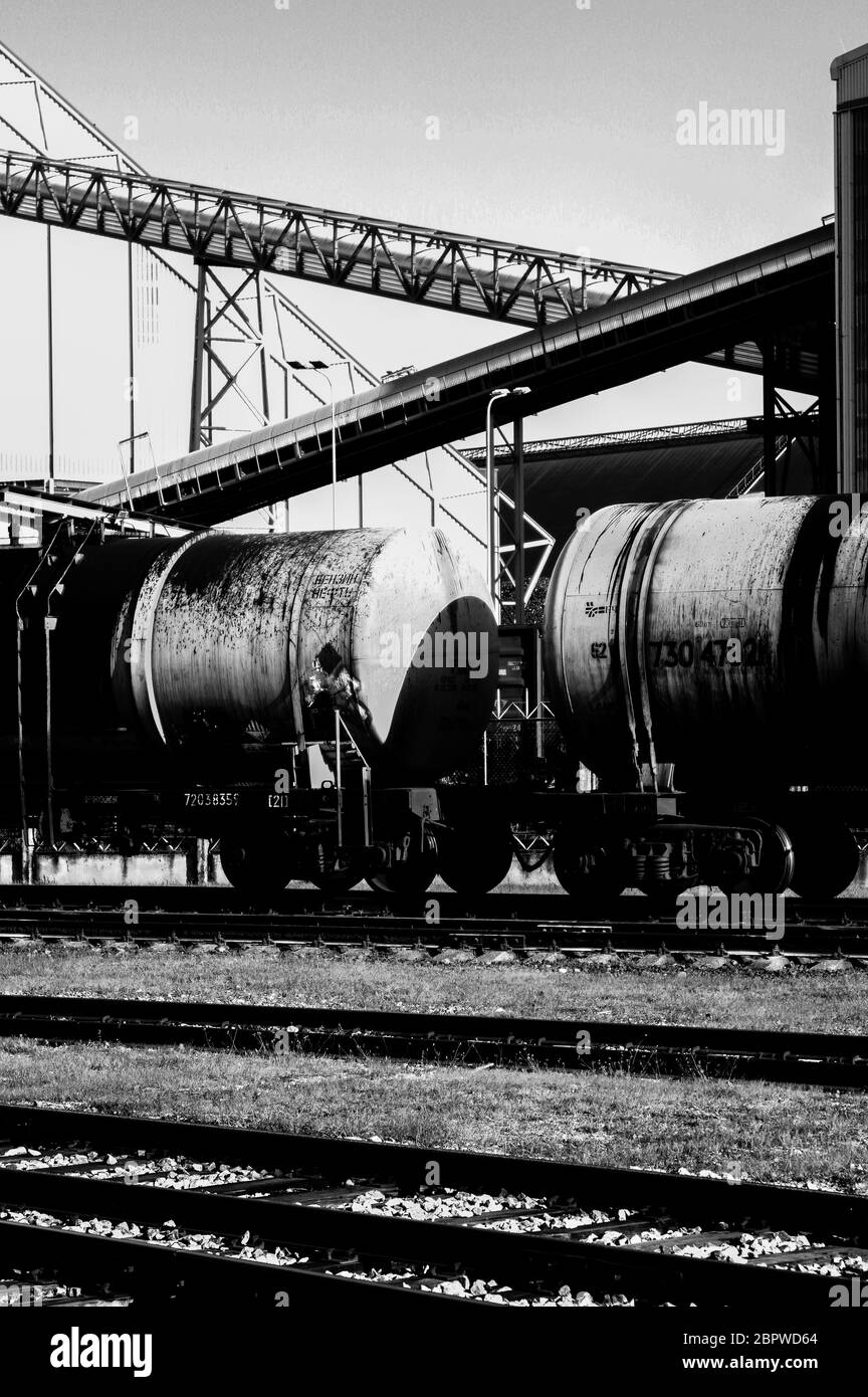 Oil train wagons on oil refinery Stock Photo - Alamy