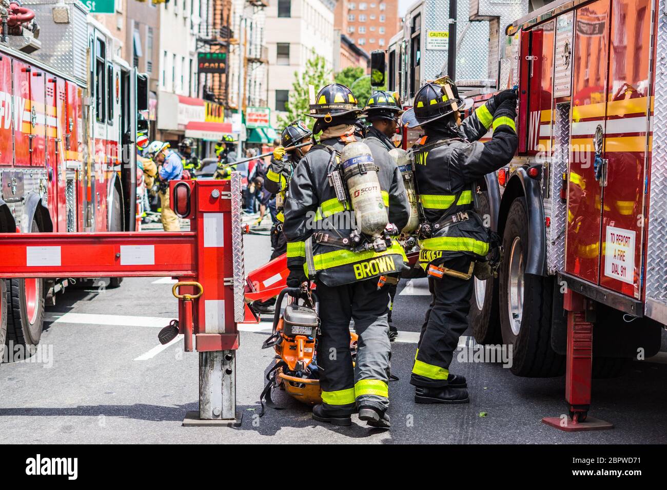 FDNY respond to a fire at 1980 3rd ave in Spanish Harlem. Fire on the ...