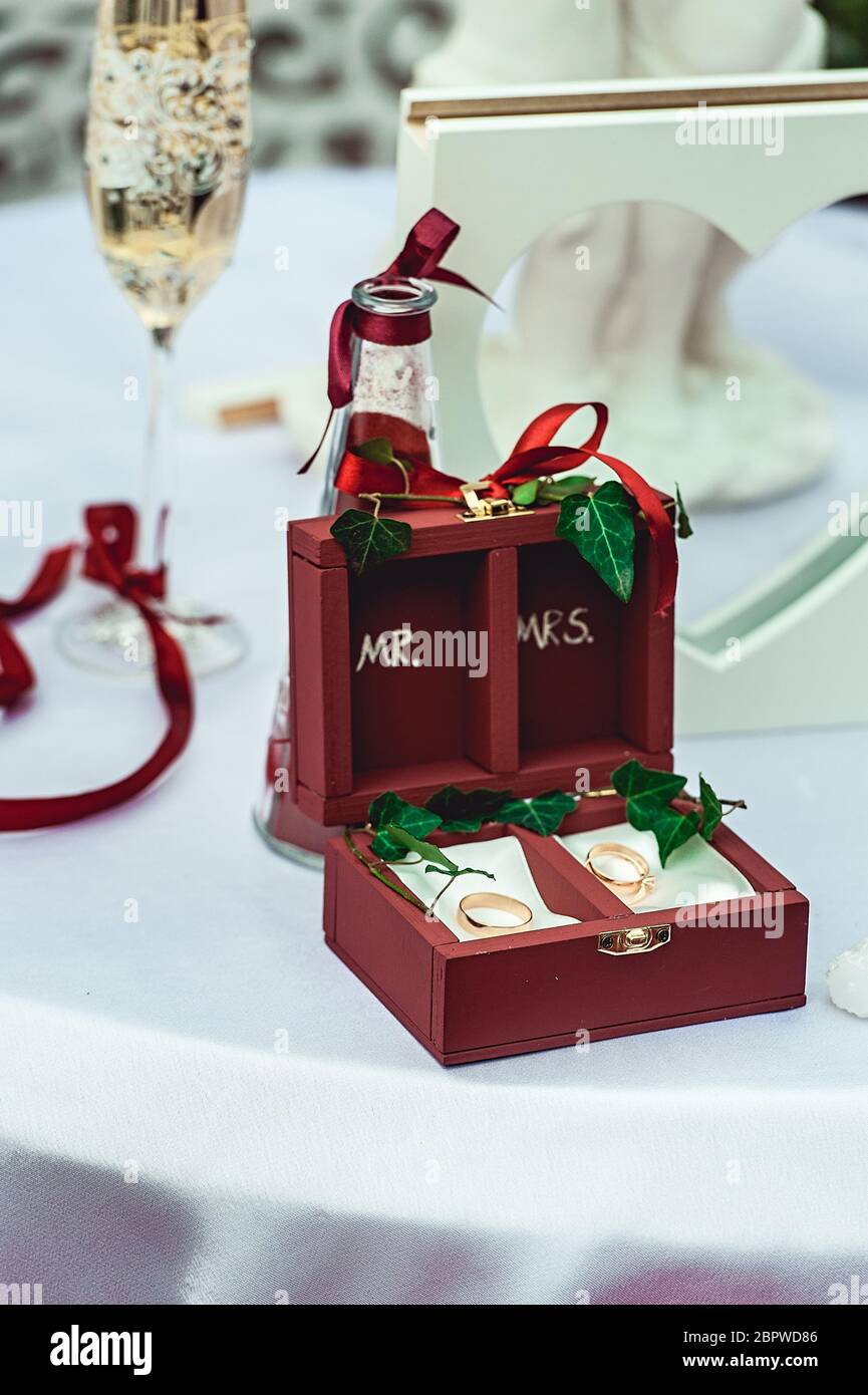 wedding rings in the box Stock Photo - Alamy