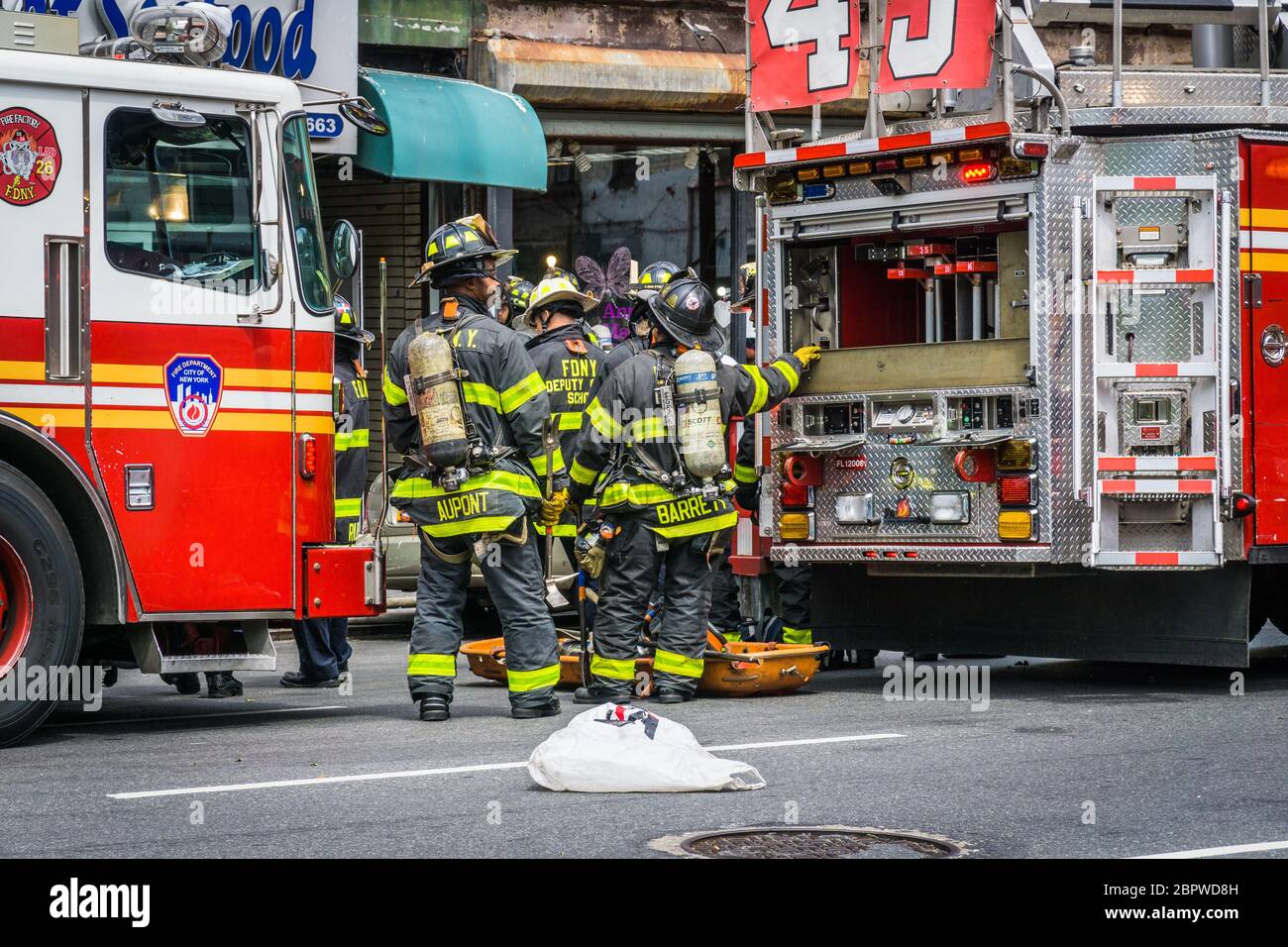 FDNY respond to a fire at 1980 3rd ave in Spanish Harlem. Fire on the ...